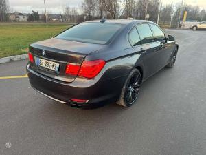 Black BMW 730 2011 in Taurage, with an engine capacity of 3.00 L and mileage of 289 thousand km for 8400 €, photo 3 on AUTOMOTO.COM.LV