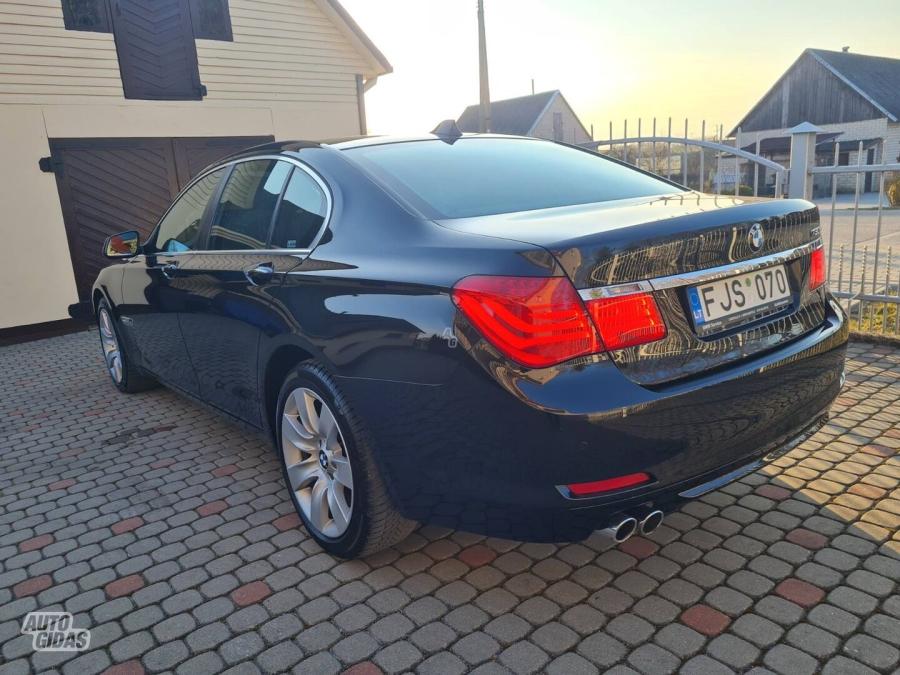 Black BMW 730 2011 in Marijampole, with an engine capacity of 3.00 L and mileage of 80 thousand km for 14500 €, photo 7 on AUTOMOTO.COM.LV