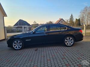Black BMW 730 2011 in Marijampole, with an engine capacity of 3.00 L and mileage of 80 thousand km for 14500 €, photo 8 on AUTOMOTO.COM.LV