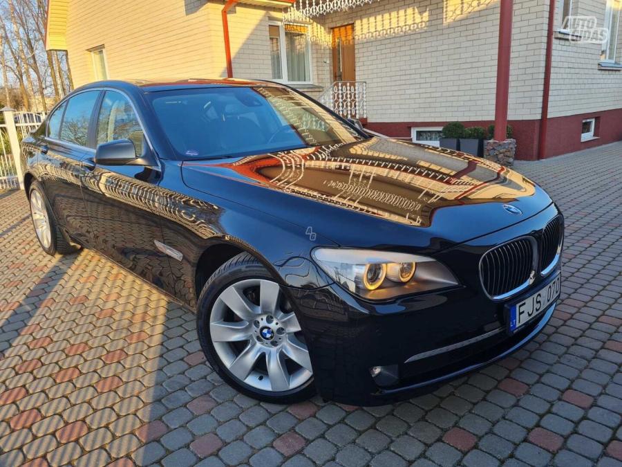 Black BMW 730 2011 in Marijampole, with an engine capacity of 3.00 L and mileage of 80 thousand km for 14500 €, photo 9 on AUTOMOTO.COM.LV