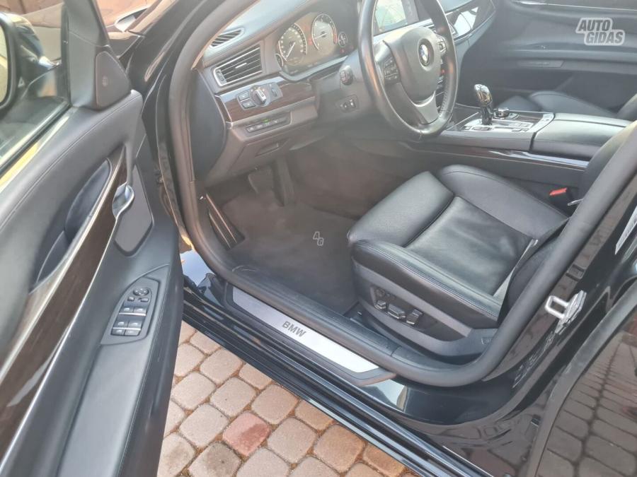 Black BMW 730 2011 in Marijampole, with an engine capacity of 3.00 L and mileage of 80 thousand km for 14500 €, photo 10 on AUTOMOTO.COM.LV