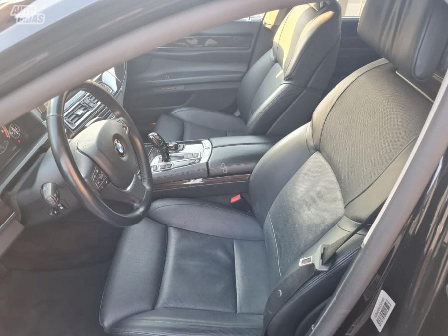 Black BMW 730 2011 in Marijampole, with an engine capacity of 3.00 L and mileage of 80 thousand km for 14500 €, photo 11 on AUTOMOTO.COM.LV