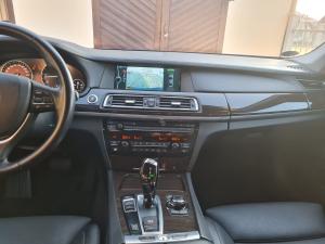 Black BMW 730 2011 in Marijampole, with an engine capacity of 3.00 L and mileage of 80 thousand km for 14500 €, photo 12 on AUTOMOTO.COM.LV