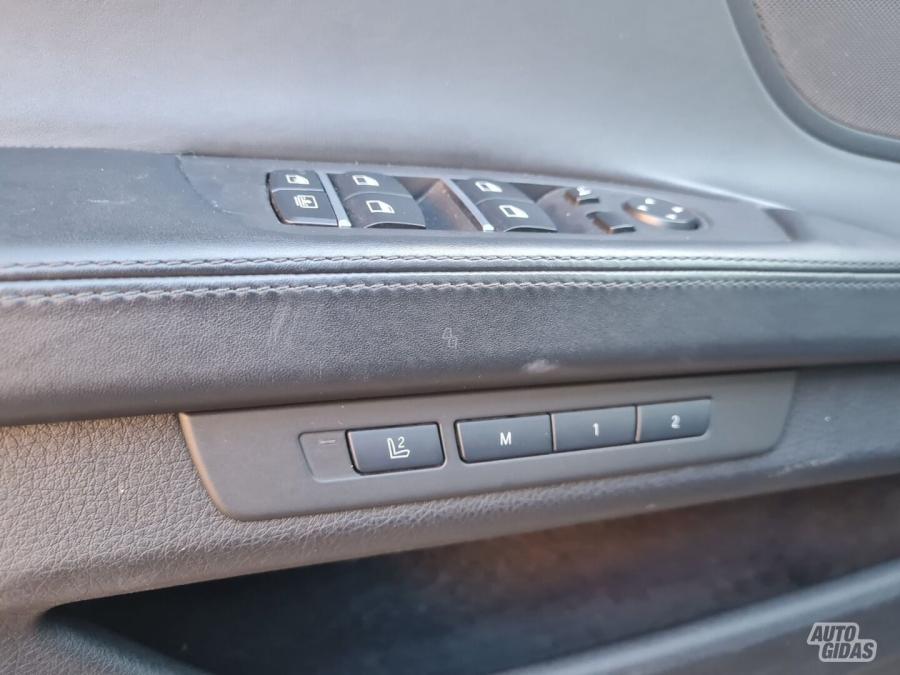 Black BMW 730 2011 in Marijampole, with an engine capacity of 3.00 L and mileage of 80 thousand km for 14500 €, photo 14 on AUTOMOTO.COM.LV