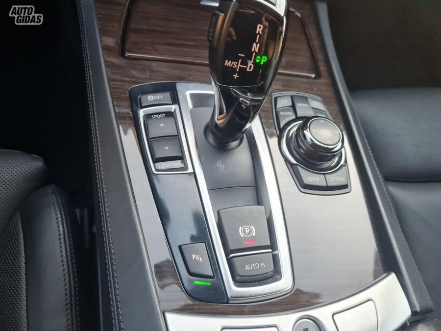 Black BMW 730 2011 in Marijampole, with an engine capacity of 3.00 L and mileage of 80 thousand km for 14500 €, photo 15 on AUTOMOTO.COM.LV
