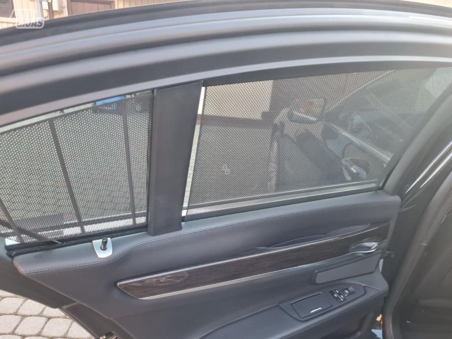 Black BMW 730 2011 in Marijampole, with an engine capacity of 3.00 L and mileage of 80 thousand km for 14500 €, photo 25 on AUTOMOTO.COM.LV