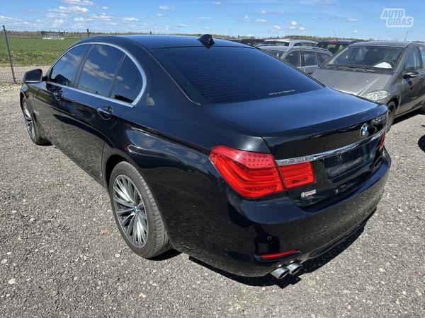 Black BMW 730 2011 in Giraite, with an engine capacity of 3.00 L and mileage of 213 thousand km for 8850 €, photo 7 on AUTOMOTO.COM.LV