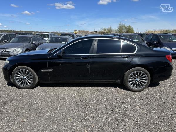 Black BMW 730 2011 in Giraite, with an engine capacity of 3.00 L and mileage of 213 thousand km for 8850 €, photo 8 on AUTOMOTO.COM.LV
