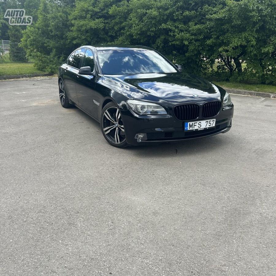 Black BMW 730 2011 in Vilnius, with an engine capacity of 3.00 L and mileage of 455 thousand km for 9900 €, photo 1 on AUTOMOTO.COM.LV