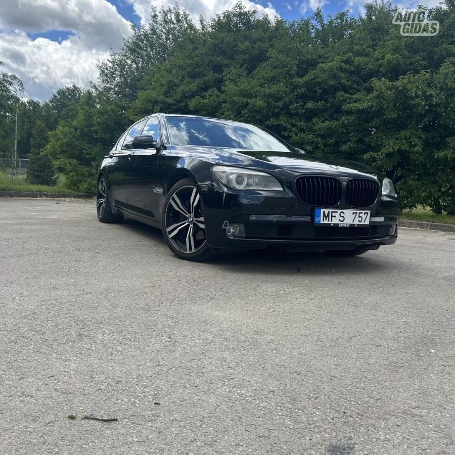 Black BMW 730 2011 in Vilnius, with an engine capacity of 3.00 L and mileage of 455 thousand km for 9900 €, photo 3 on AUTOMOTO.COM.LV