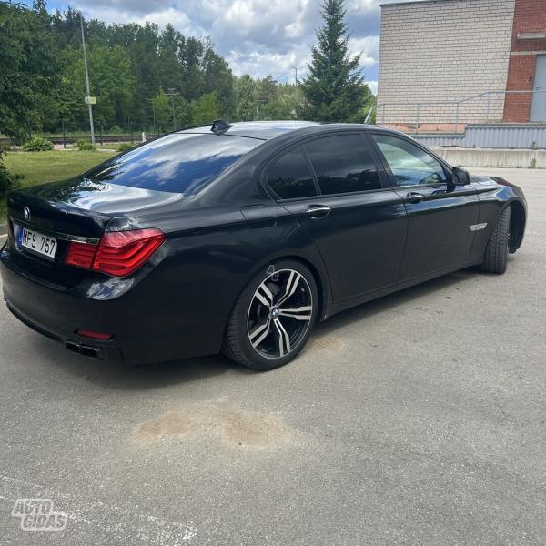 Black BMW 730 2011 in Vilnius, with an engine capacity of 3.00 L and mileage of 455 thousand km for 9900 €, photo 3 on AUTOMOTO.COM.LV