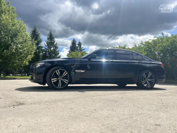 Black BMW 730 2011 in Vilnius, with an engine capacity of 3.00 L and mileage of 455 thousand km for 9900 €, photo 8 on AUTOMOTO.COM.LV
