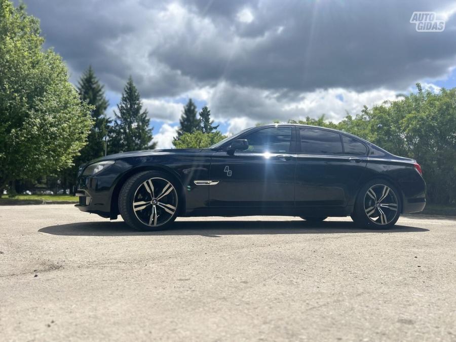 Black BMW 730 2011 in Vilnius, with an engine capacity of 3.00 L and mileage of 455 thousand km for 9900 €, photo 9 on AUTOMOTO.COM.LV