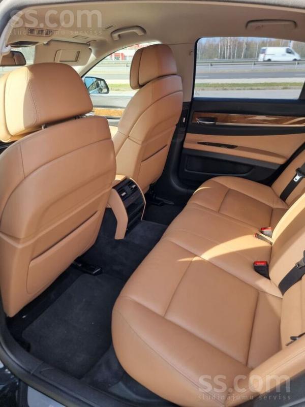 Black BMW 730 2011 in Riga, with an engine capacity of 3.00 L and mileage of 394 thousand km for 11500 €, photo 3 on AUTOMOTO.COM.LV