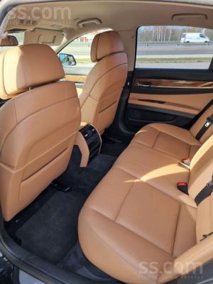 Black BMW 730 2011 in Riga, with an engine capacity of 3.00 L and mileage of 394 thousand km for 11500 €, photo 4 on AUTOMOTO.COM.LV