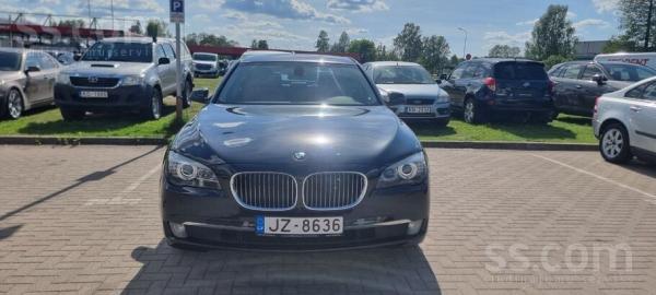 Black BMW 730 2011 in Riga, with an engine capacity of 3.00 L and mileage of 394 thousand km for 11500 €, photo 5 on AUTOMOTO.COM.LV