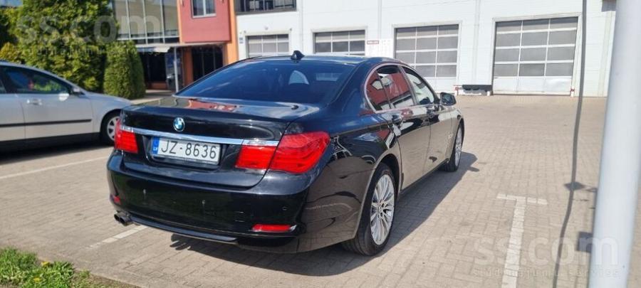 Black BMW 730 2011 in Riga, with an engine capacity of 3.00 L and mileage of 394 thousand km for 11500 €, photo 7 on AUTOMOTO.COM.LV