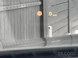 Melns BMW 730 2011 Ogre, ar dzinēja tilpumu 3.00 L un nobraukumu 391 tūkst. km par 10999 €, foto 32 vietnē AUTOMOTO.COM.LV