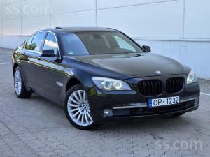 Black BMW 730 2011 in Riga, with an engine capacity of 3.00 L and mileage of 317 thousand km for 12000 €, photo 3 on AUTOMOTO.COM.LV