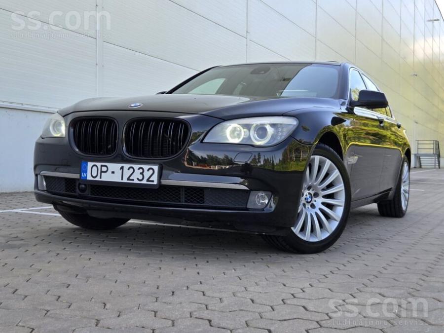 Black BMW 730 2011 in Riga, with an engine capacity of 3.00 L and mileage of 317 thousand km for 12000 €, photo 4 on AUTOMOTO.COM.LV
