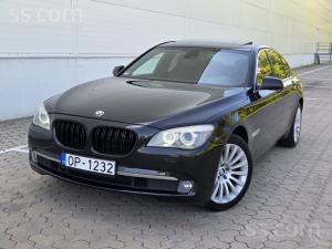 Black BMW 730 2011 in Riga, with an engine capacity of 3.00 L and mileage of 317 thousand km for 12000 €, photo 5 on AUTOMOTO.COM.LV