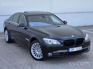 Black BMW 730 2011 in Riga, with an engine capacity of 3.00 L and mileage of 317 thousand km for 12000 €, photo 6 on AUTOMOTO.COM.LV