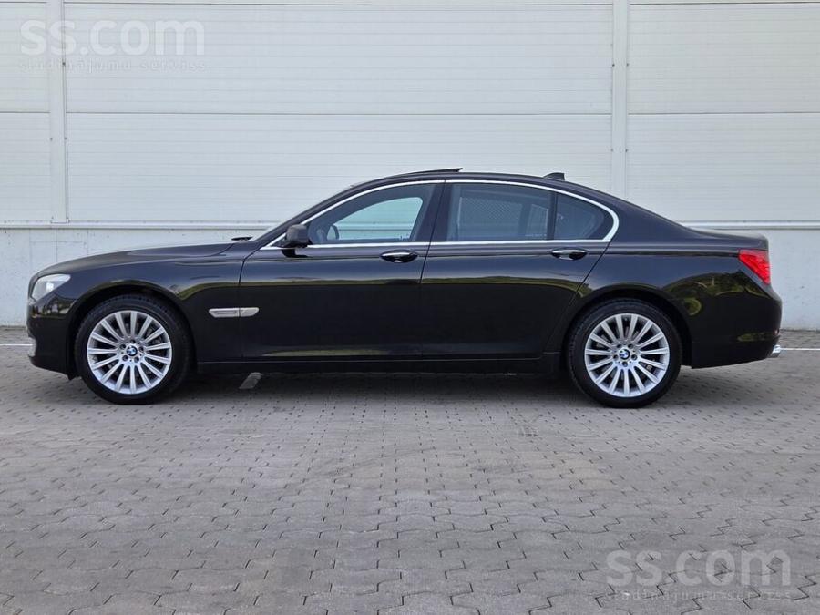 Black BMW 730 2011 in Riga, with an engine capacity of 3.00 L and mileage of 317 thousand km for 12000 €, photo 7 on AUTOMOTO.COM.LV