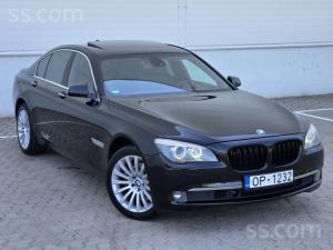 Black BMW 730 2011 in Riga, with an engine capacity of 3.00 L and mileage of 317 thousand km for 12000 €, photo 9 on AUTOMOTO.COM.LV