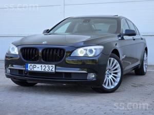 Black BMW 730 2011 in Riga, with an engine capacity of 3.00 L and mileage of 317 thousand km for 12000 €, photo 11 on AUTOMOTO.COM.LV