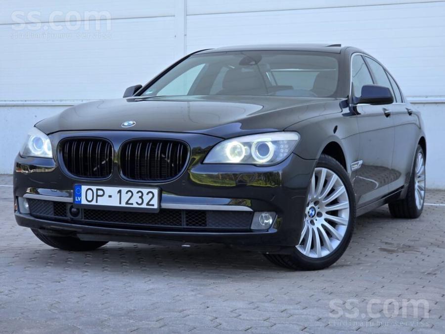 Black BMW 730 2011 in Riga, with an engine capacity of 3.00 L and mileage of 317 thousand km for 12000 €, photo 11 on AUTOMOTO.COM.LV
