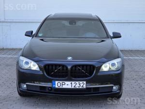 Black BMW 730 2011 in Riga, with an engine capacity of 3.00 L and mileage of 317 thousand km for 12000 €, photo 14 on AUTOMOTO.COM.LV