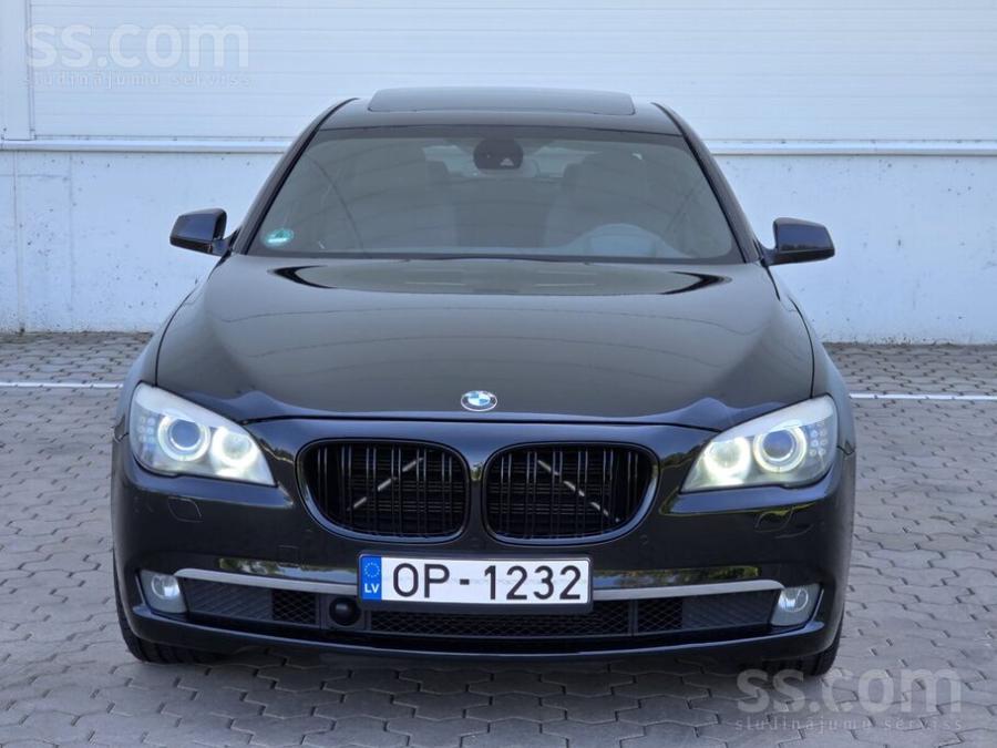 Black BMW 730 2011 in Riga, with an engine capacity of 3.00 L and mileage of 317 thousand km for 12000 €, photo 14 on AUTOMOTO.COM.LV
