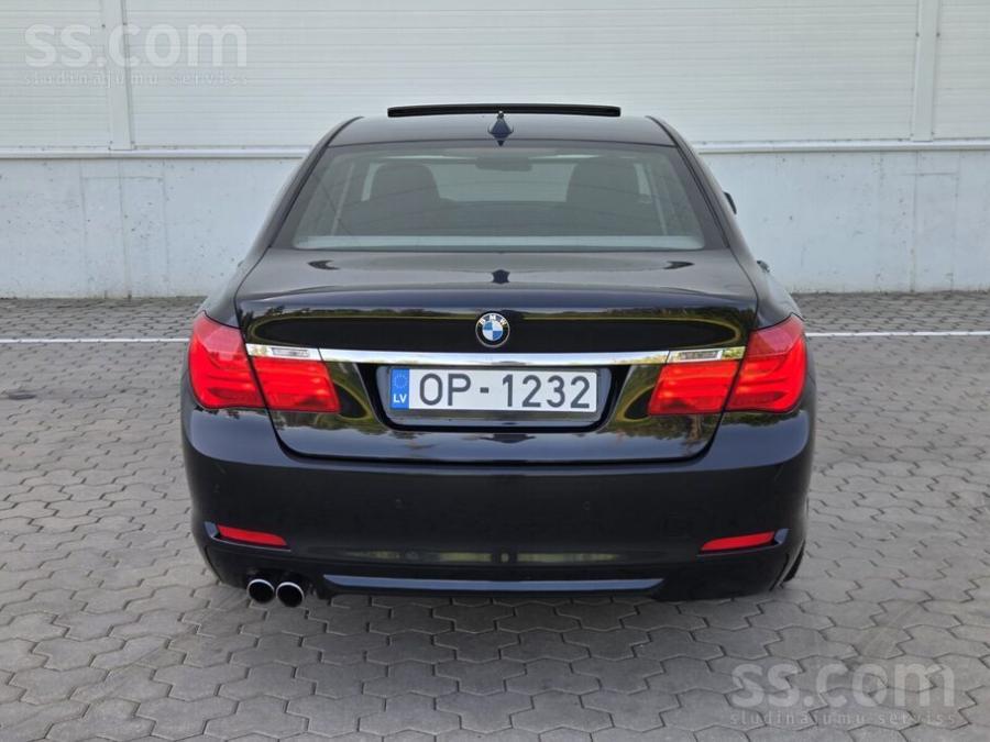 Black BMW 730 2011 in Riga, with an engine capacity of 3.00 L and mileage of 317 thousand km for 12000 €, photo 15 on AUTOMOTO.COM.LV