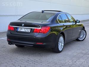 Black BMW 730 2011 in Riga, with an engine capacity of 3.00 L and mileage of 317 thousand km for 12000 €, photo 16 on AUTOMOTO.COM.LV