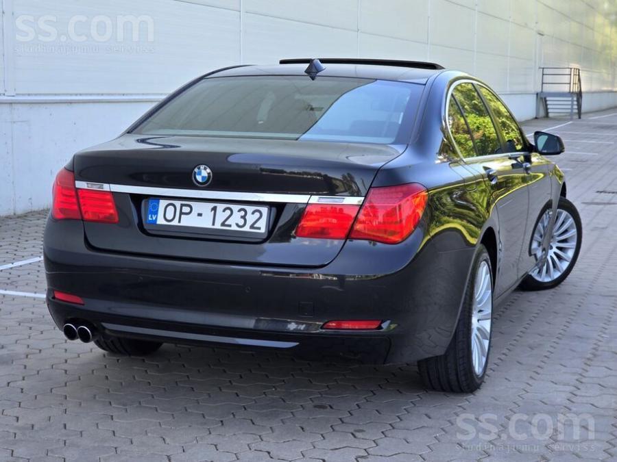 Black BMW 730 2011 in Riga, with an engine capacity of 3.00 L and mileage of 317 thousand km for 12000 €, photo 17 on AUTOMOTO.COM.LV