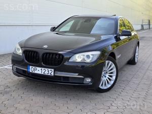 Black BMW 730 2011 in Riga, with an engine capacity of 3.00 L and mileage of 317 thousand km for 12000 €, photo 18 on AUTOMOTO.COM.LV