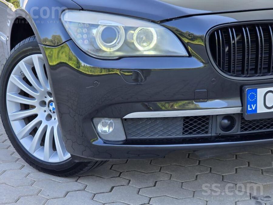 Black BMW 730 2011 in Riga, with an engine capacity of 3.00 L and mileage of 317 thousand km for 12000 €, photo 19 on AUTOMOTO.COM.LV