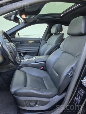 Black BMW 730 2011 in Riga, with an engine capacity of 3.00 L and mileage of 317 thousand km for 12000 €, photo 22 on AUTOMOTO.COM.LV