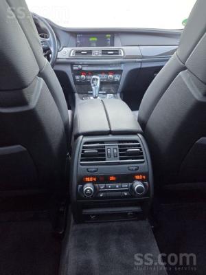 Black BMW 730 2011 in Riga, with an engine capacity of 3.00 L and mileage of 317 thousand km for 12000 €, photo 29 on AUTOMOTO.COM.LV
