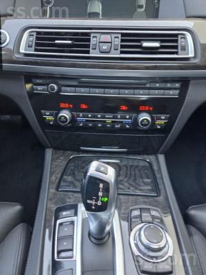 Black BMW 730 2011 in Riga, with an engine capacity of 3.00 L and mileage of 317 thousand km for 12000 €, photo 31 on AUTOMOTO.COM.LV
