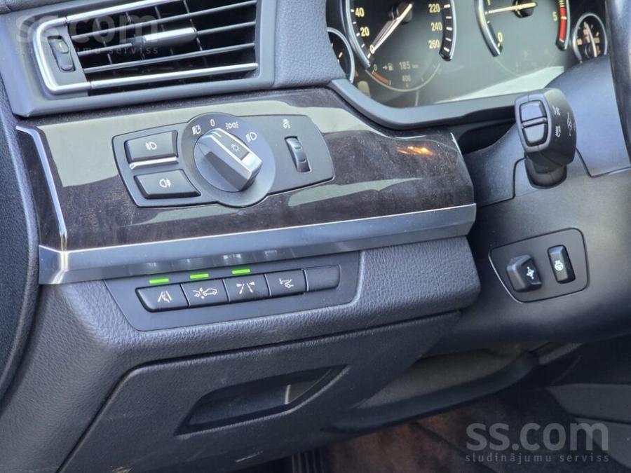 Black BMW 730 2011 in Riga, with an engine capacity of 3.00 L and mileage of 317 thousand km for 12000 €, photo 32 on AUTOMOTO.COM.LV