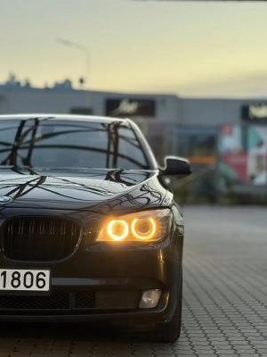 Black BMW 730 2011 in Riga, with an engine capacity of 3.00 L and mileage of 327 thousand km for 9800 €, photo 6 on AUTOMOTO.COM.LV
