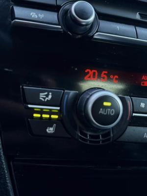 Black BMW 730 2011 in Riga, with an engine capacity of 3.00 L and mileage of 327 thousand km for 9800 €, photo 9 on AUTOMOTO.COM.LV