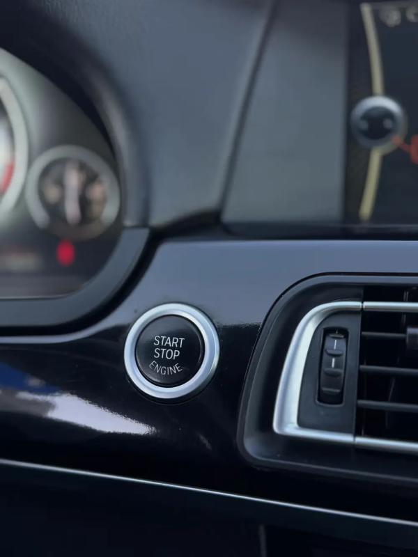 Black BMW 730 2011 in Riga, with an engine capacity of 3.00 L and mileage of 327 thousand km for 9800 €, photo 10 on AUTOMOTO.COM.LV