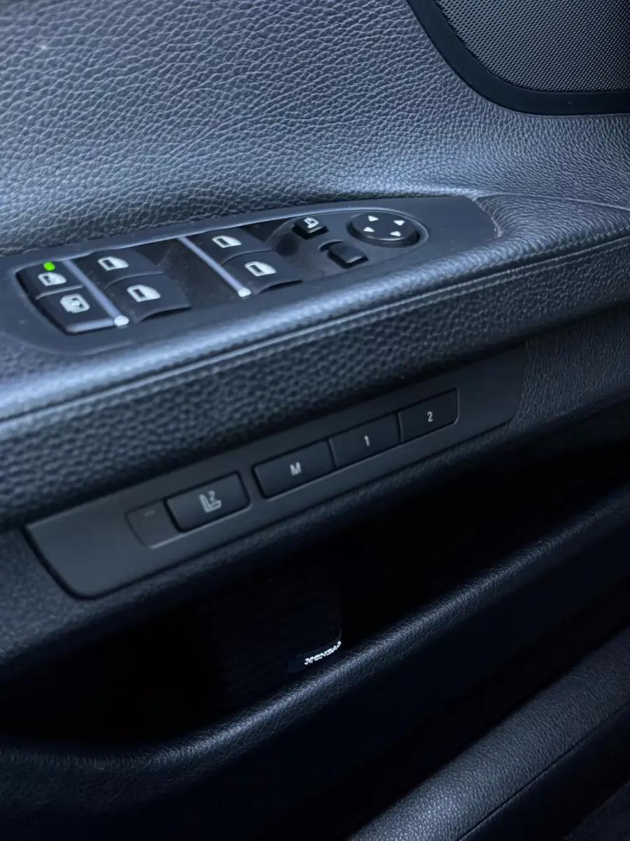 Black BMW 730 2011 in Riga, with an engine capacity of 3.00 L and mileage of 327 thousand km for 9800 €, photo 14 on AUTOMOTO.COM.LV