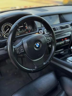 Black BMW 730 2011 in Riga, with an engine capacity of 3.00 L and mileage of 327 thousand km for 9800 €, photo 15 on AUTOMOTO.COM.LV