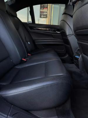 Black BMW 730 2011 in Riga, with an engine capacity of 3.00 L and mileage of 327 thousand km for 9800 €, photo 22 on AUTOMOTO.COM.LV