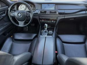 Black BMW 730 2011 in Riga, with an engine capacity of 3.00 L and mileage of 327 thousand km for 9800 €, photo 23 on AUTOMOTO.COM.LV
