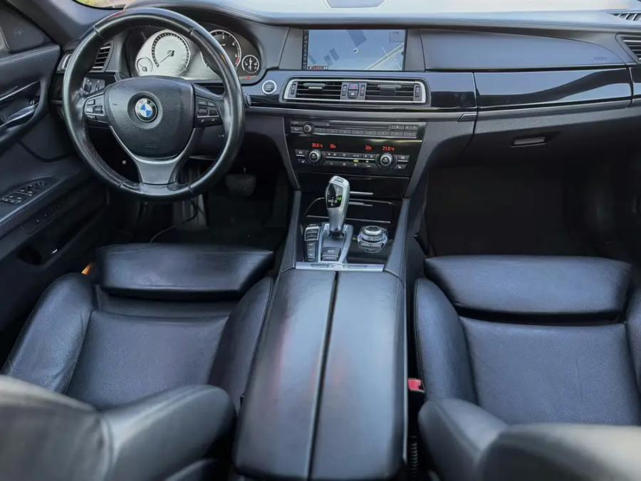 Black BMW 730 2011 in Riga, with an engine capacity of 3.00 L and mileage of 327 thousand km for 9800 €, photo 23 on AUTOMOTO.COM.LV