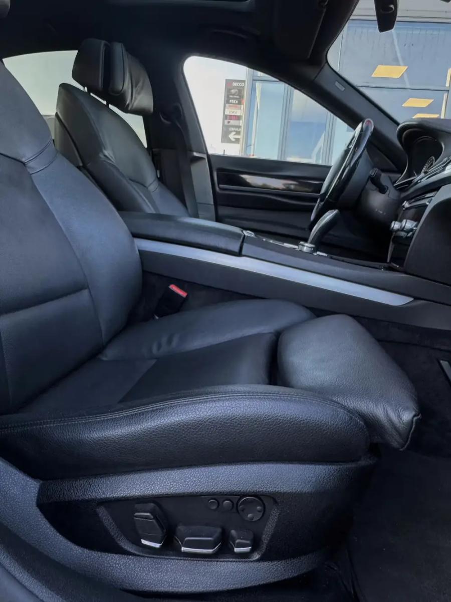Black BMW 730 2011 in Riga, with an engine capacity of 3.00 L and mileage of 327 thousand km for 9800 €, photo 26 on AUTOMOTO.COM.LV